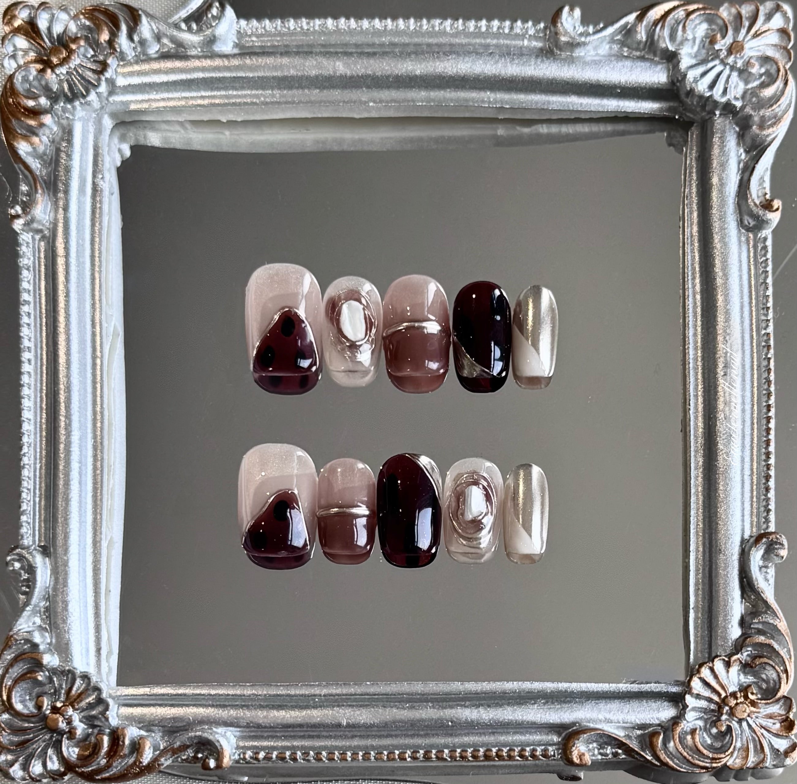 Sepia Kiss – Eau Éternelle Nail